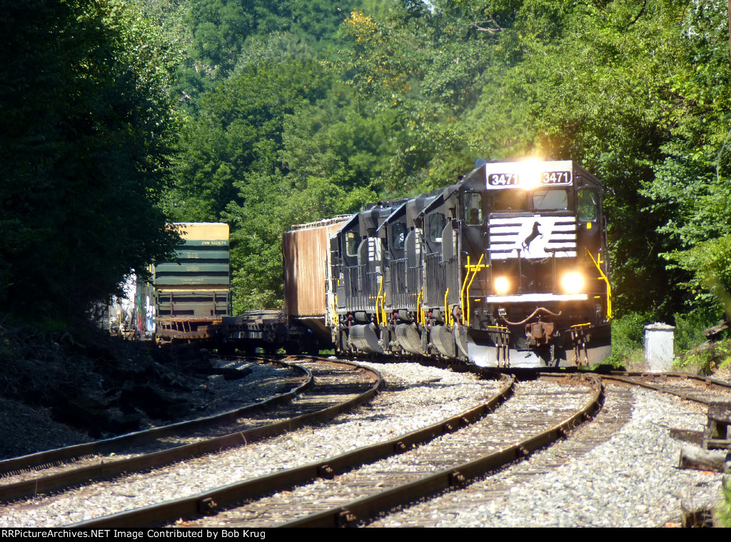 NS 3471 leading RJED eastbound takes track 1 at the passing siding